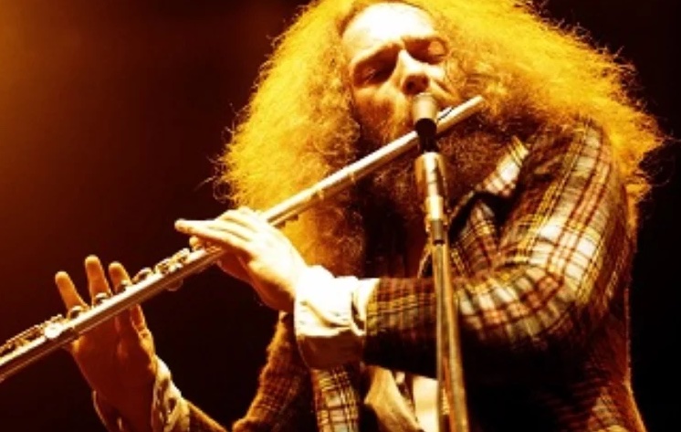 Flutes 101: The Ultimate Musician's Guide