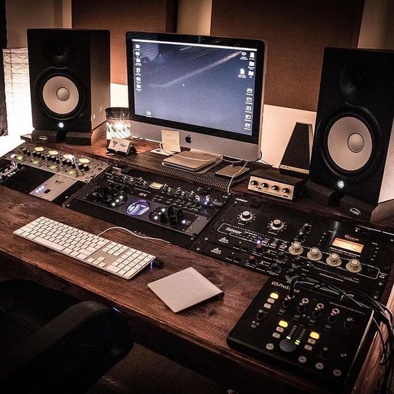 Best Monitor Isolation Pads 2024: Ultimate Buyer's Guide 🎙️🎤