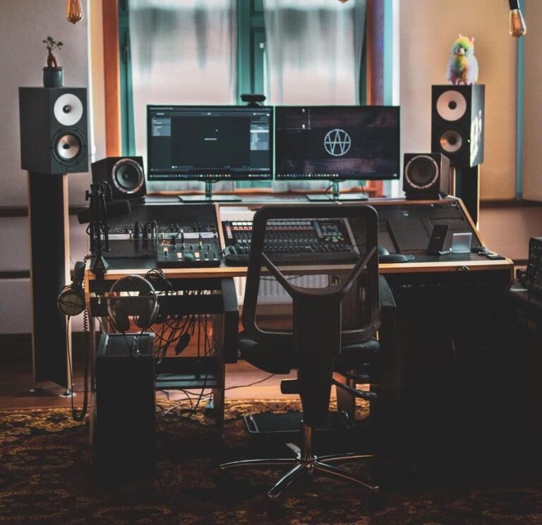 The 9 Home Recording Studio Essentials for Beginners | 2023 🎙️🎤